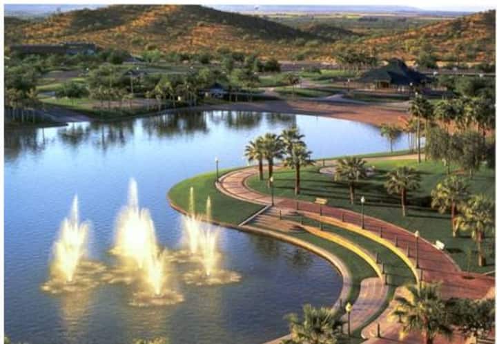 Snowbird Paradise! Walk To The Lake. - Goodyear, AZ