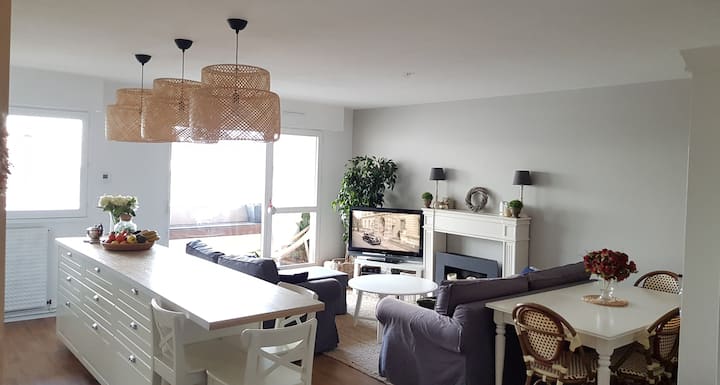 Dans Résidence De Standing, Piscine Et Parc Privé - Bordeaux