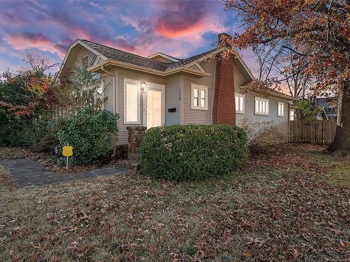 The Harvard House- 3 Bdr Historic Charm In Midtown - Tulsa, OK