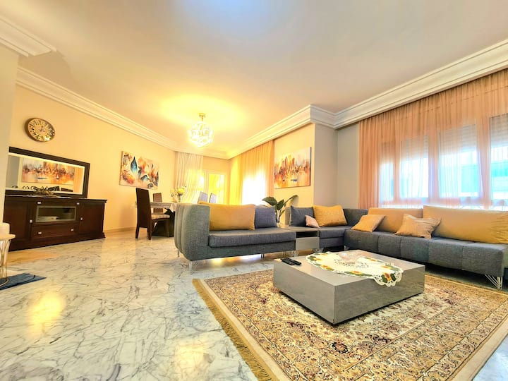 Lovely & Luxurious 3 Bedrooms Flat (Lac1) - Túnez