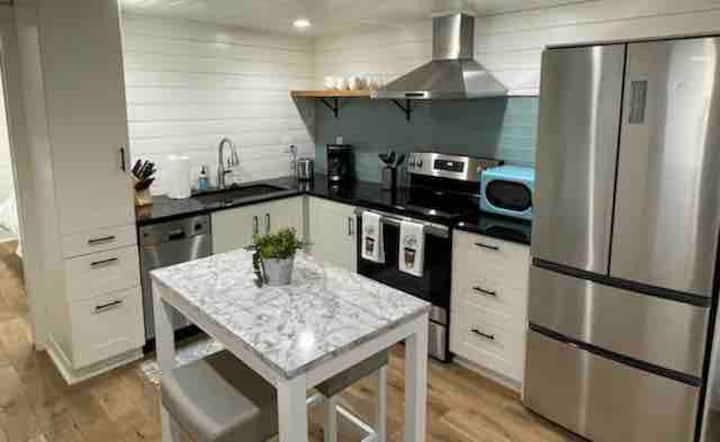 Charming Downtown Apartment - Charleston, SC