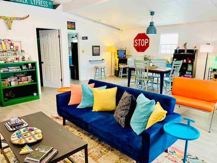 Bella's Bungalow - Steps To Downtown Brenham! - Brenham, TX