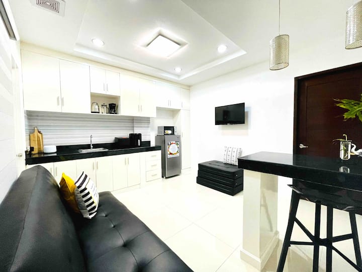 Modern Cozy Unit 2a W/wifi & Netflix - Antipolo