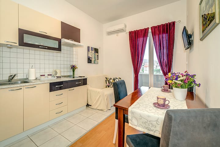 Nice Apartment In Stobreč - Podstrana