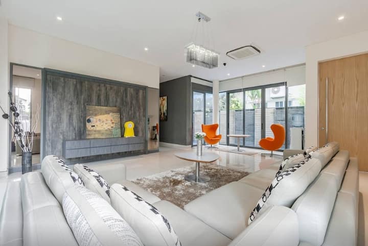 Expat's Choice! En-suites Room With Shared Pool - Pasir Ris