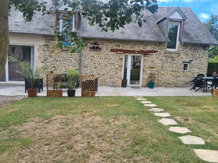 Maison Chaleureuse En Pierre Avec Cheminée - Villers-Bocage