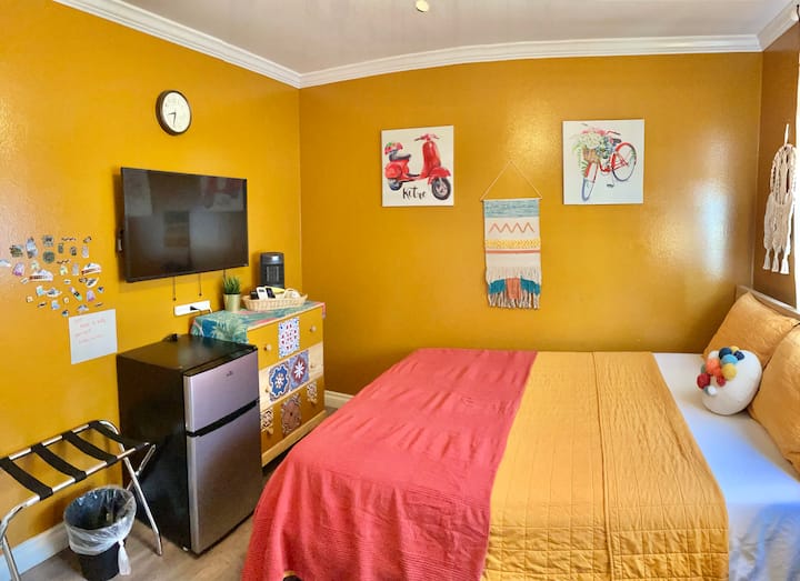 ᏒᎬᏆᏒᎾ☀️Bed & Breakfast☀️quiet☀️wifi☀️15’ To Theⓑⓔⓐⓒⓗⓔⓢ - Costa Mesa, CA