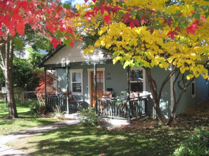 Abbott's Cottages - Falcon - Ashland, OR