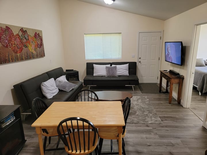 Modern 1 Bedroom Apartment Walk To The Brewery - Blue Lake, CA