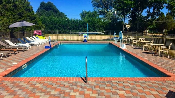 10 Bedroom Hampton Home With Pickleball - The Hamptons, NY