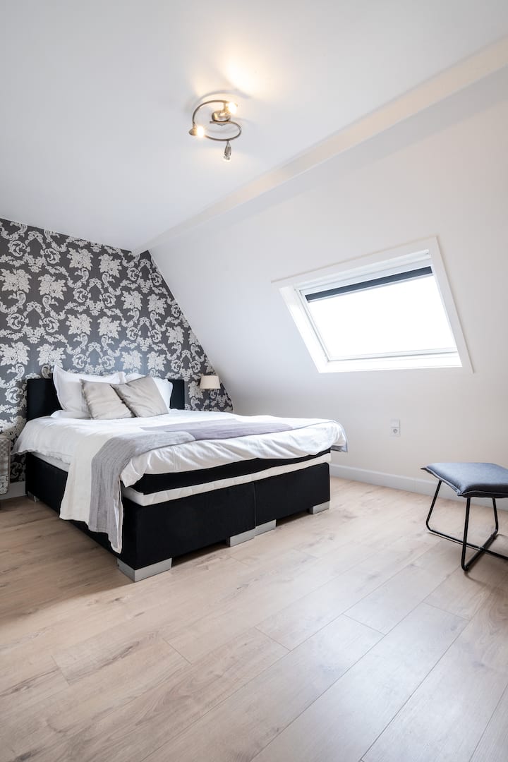 Charming Canal-side Guestroom - Bruges