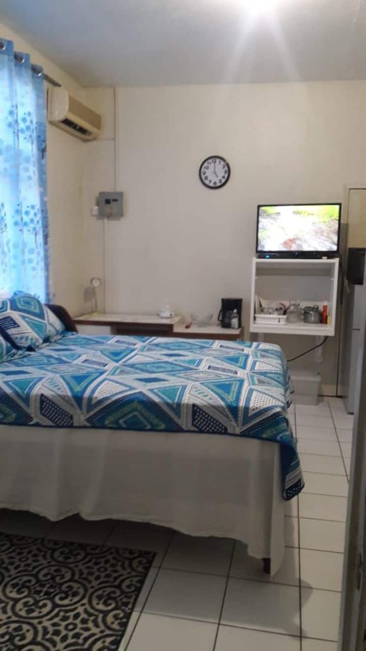 Nice Room At Double Three Near Half Way Tree - Kingston, Jamaica