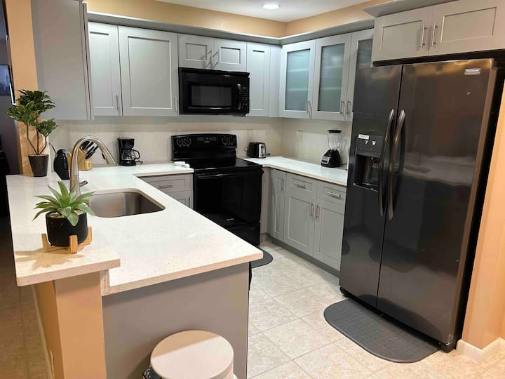 Luxury 3 Br House With Free Parking - Miramar, FL