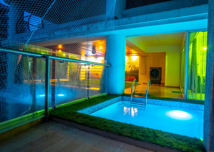 Beach House
Private Pool On The 10th Floor - Indore