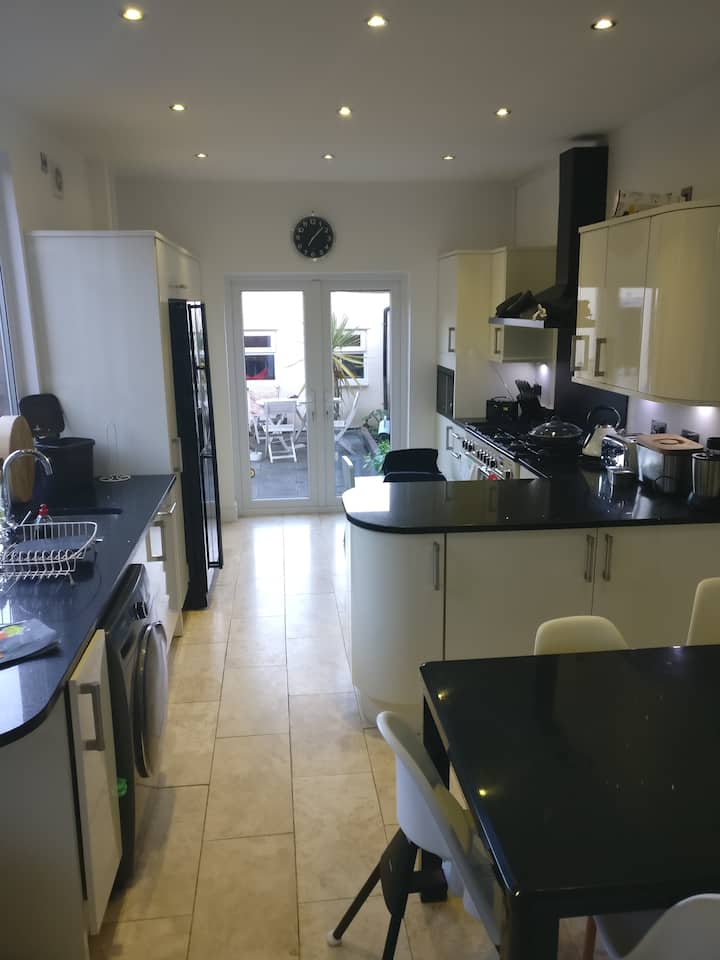 Lovely 3 Bed Terraced House Cardiff - Cardiff