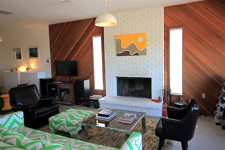 Joshua Tree Modern Guest House - Guesthouses for Rent in Joshua Tree ...