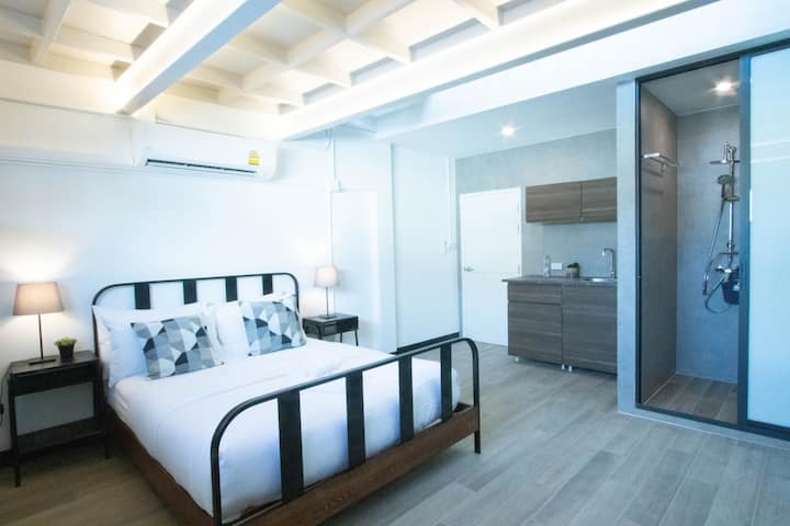 Airee 1100 : 5 Br Apt. 5 Min Walk To Mrt Sutthisan - Bangkok