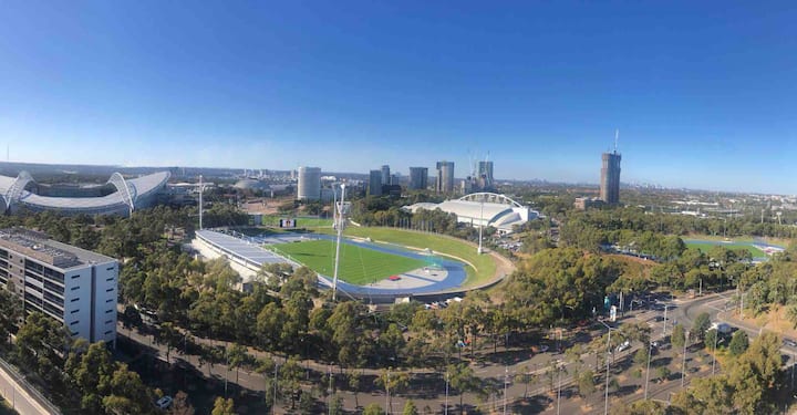 Views Of Sydney Skyline 2br - Pool & Gym - Parramatta