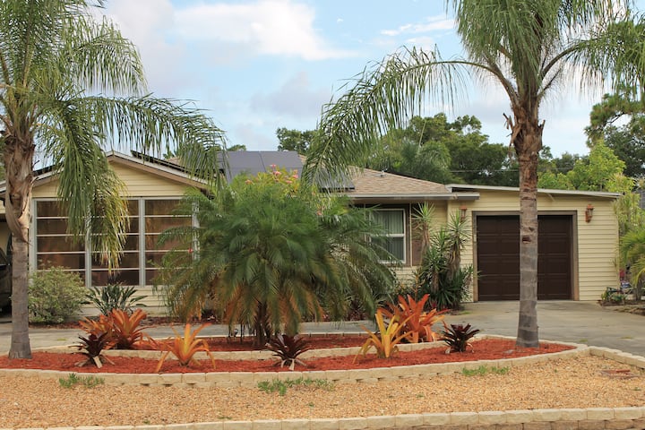 Charming House, 5 Minutes From Gulf Beaches! - St. Petersburg, FL
