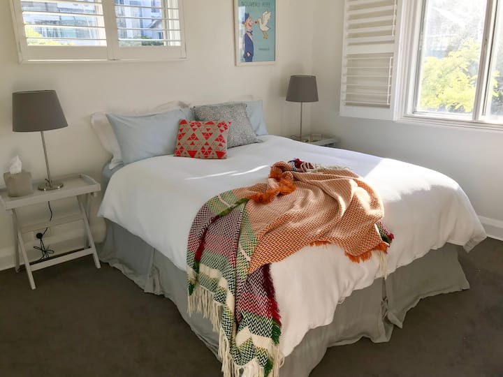 Charming Bayside Apartment - Bondi Beach