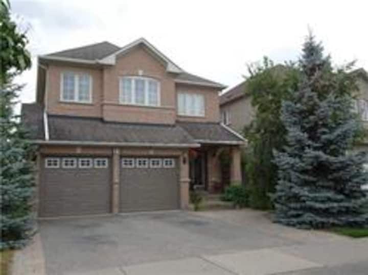 Basement Apartment / Separate Kitchen & Entrance - Vaughan