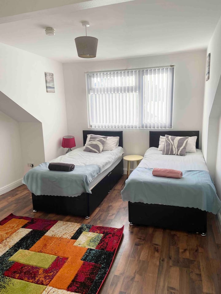 *Lovely Modern Apt Close To Leeds City Centre* - Leeds