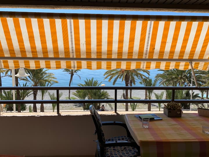 Charming Beachfront Apartment With Parking/wifi - Salobreña