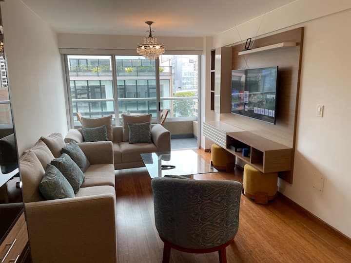 Departamento De Lujo En Pleno Centro De Miraflores - Lima