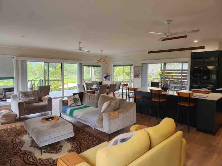 5 Bedroom House With A Pool, Deck And Amazing View - 벨링겐