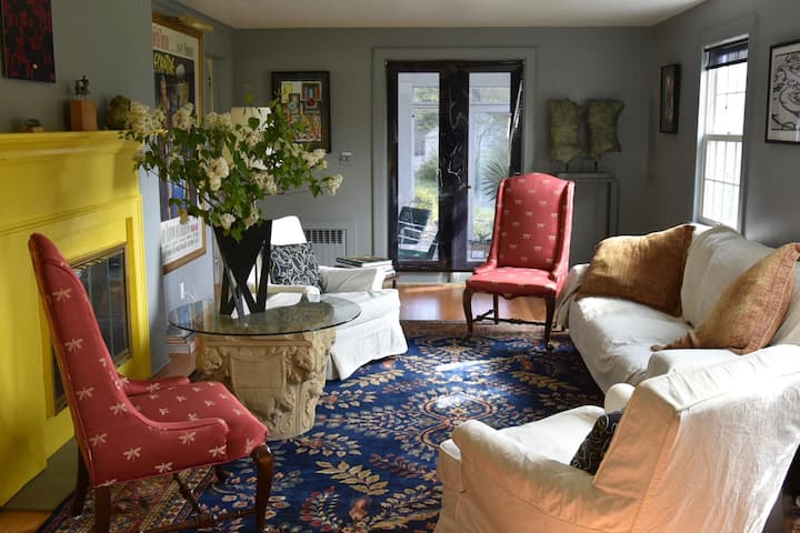 Your Perfectly Wonderful  Woodbury Sanctuary! - Newtown, CT