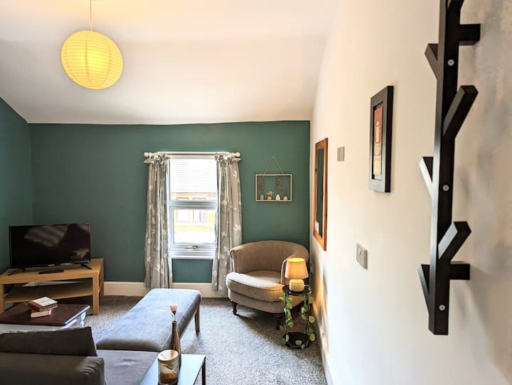 Cosy Top Floor Apartment -Perfect Location - Lytham St Annes