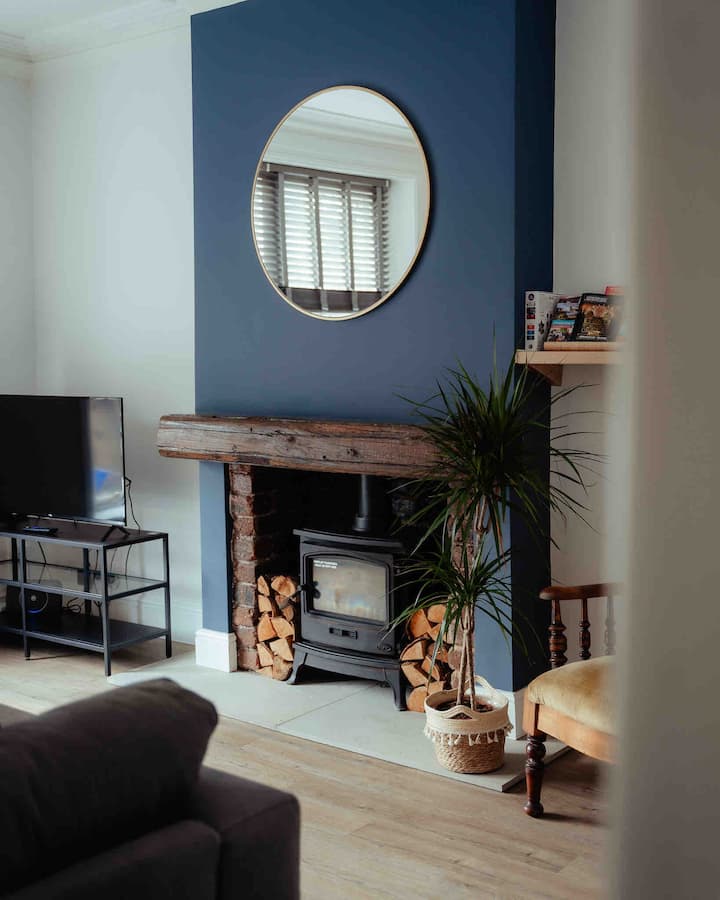 Jodrell View Apartment With Private Parking - Castleton