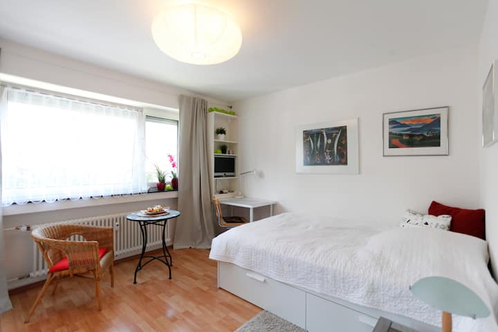 Feel Good In A Pretty Room 20 Min. From Frankfurt - Frankfurt