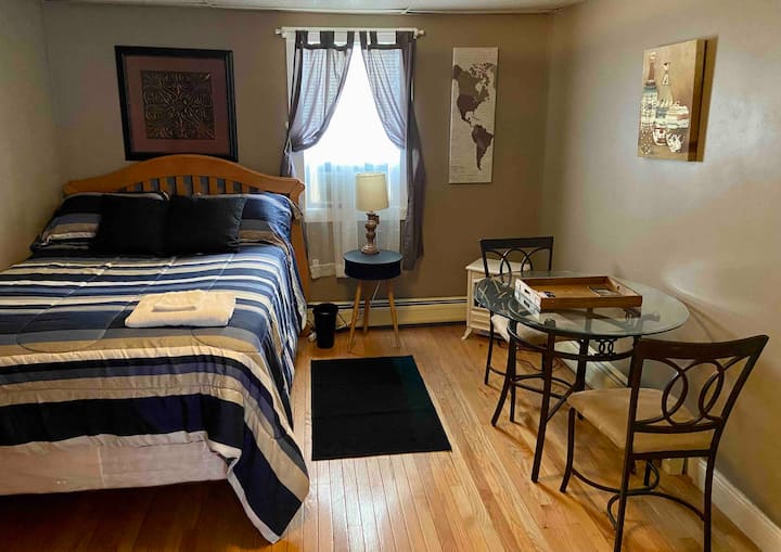 Beautiful Quiet Room With Tons Of Natural Light - Highland