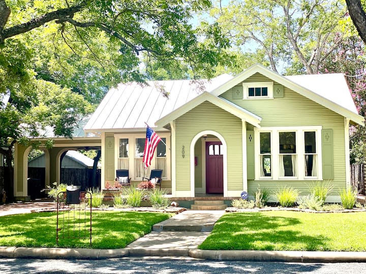 Right Behind Main Street | Hot Tub | Sleeps 8 - Fredericksburg, TX