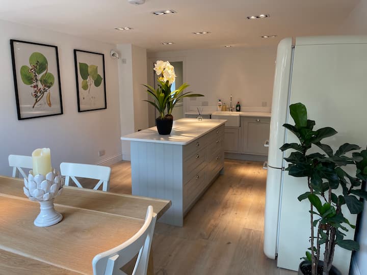 Stylish 3 Bed House In Centre Of Reigate - Redhill