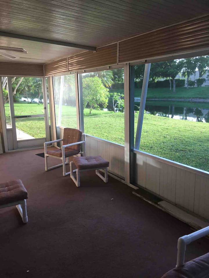 Remodeled Three Bedroom Home Close To Everything - Coral Springs