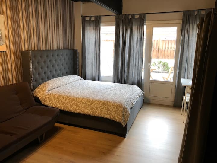 Estudio Con Encanto En Deusto. - Bilbao
