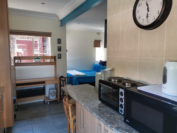 Self-contained Bedsitter In The Heart Of Randburg - Sandton