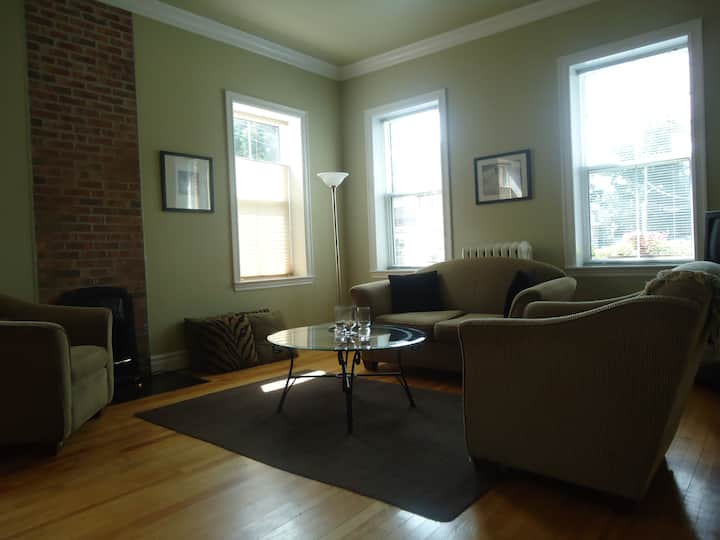 Unique Downtown Heritage Suite Near Water Front - Charlottetown