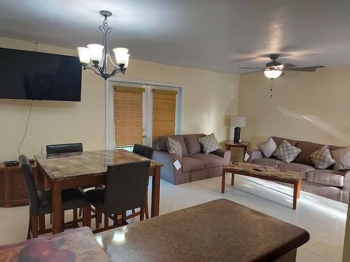 3 Bedroom 2 Bath Lovely Home - Freeport