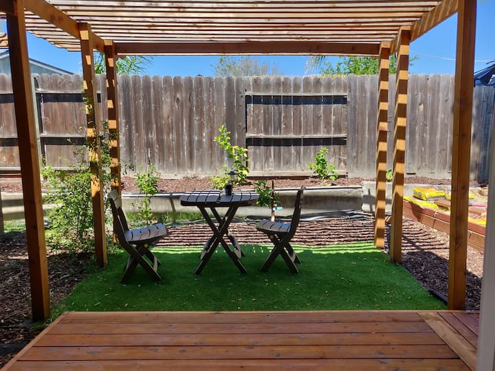 Redwood Master Bedroom &  Gazebo In Private Garden - Livermore