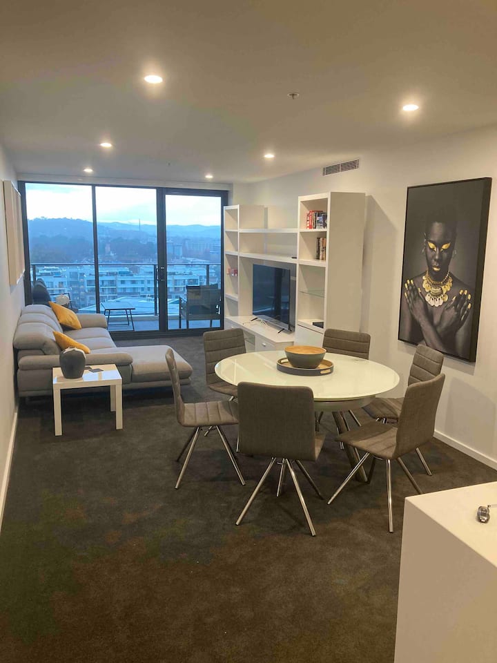 Breathtaking Views Across The Lake - Canberra