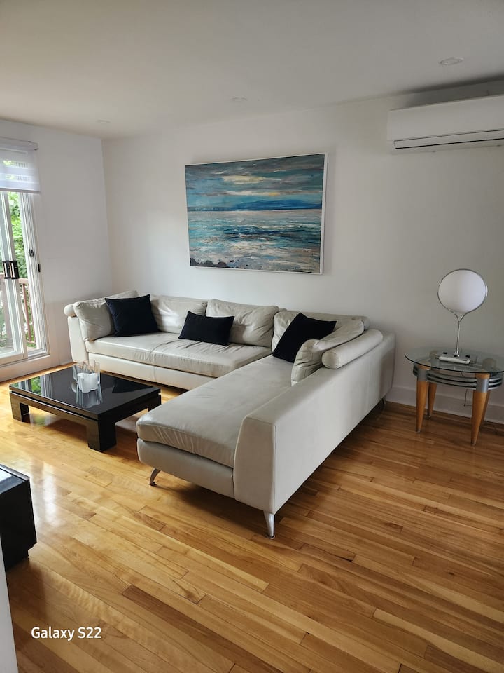 Stylish & Spacious: Modern 2br City Retreat - Montreal