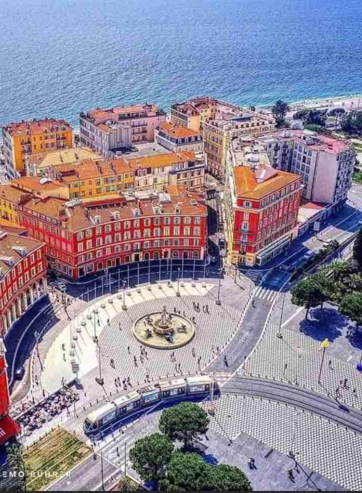✈️🌴🏖Studette ✅🌝
Nice Massena #1 - Nice Côte d'Azur Airport (NCE)