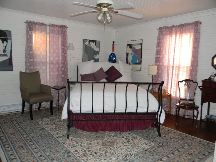 Seagrove Stoneware Inn - Porcelain Room - Seagrove, NC