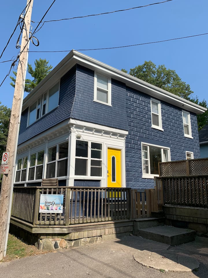 Open This Weekend! 70 Percent Off! Steps To Becah - Grand Bend