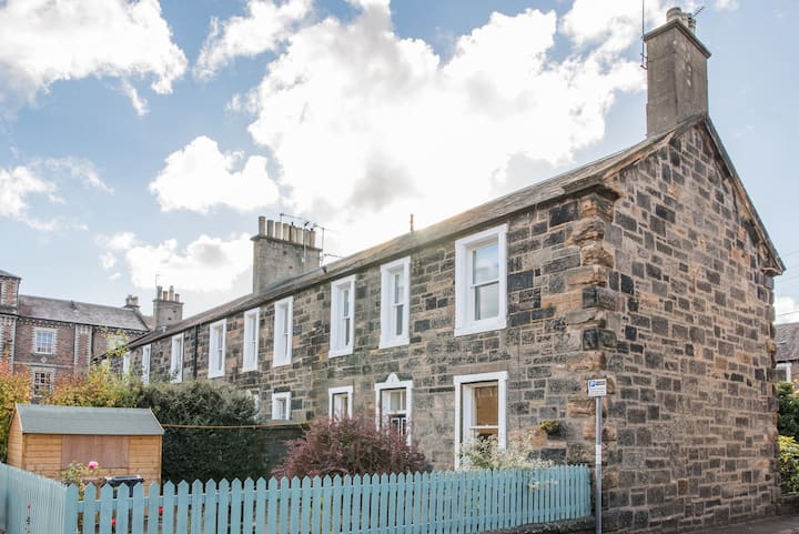 Quiet Traditional Cottage In Central Location - Edinburgh