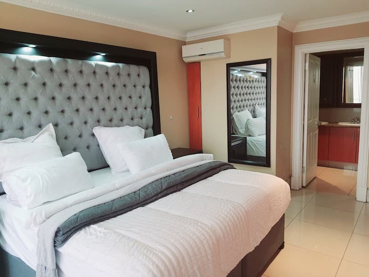 2-bedroom Vacation Home With Pool @ D Beach Front - Durban