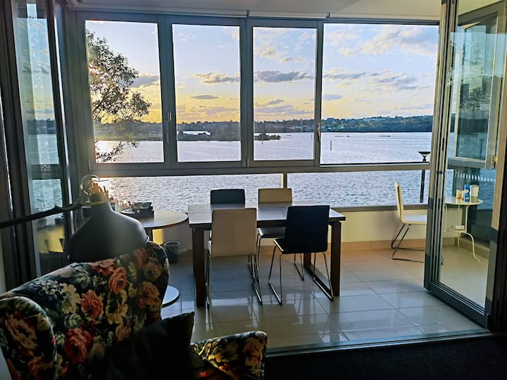 Waterfront 2 Br Apt Wiz 270 ° Waterview - Burwood